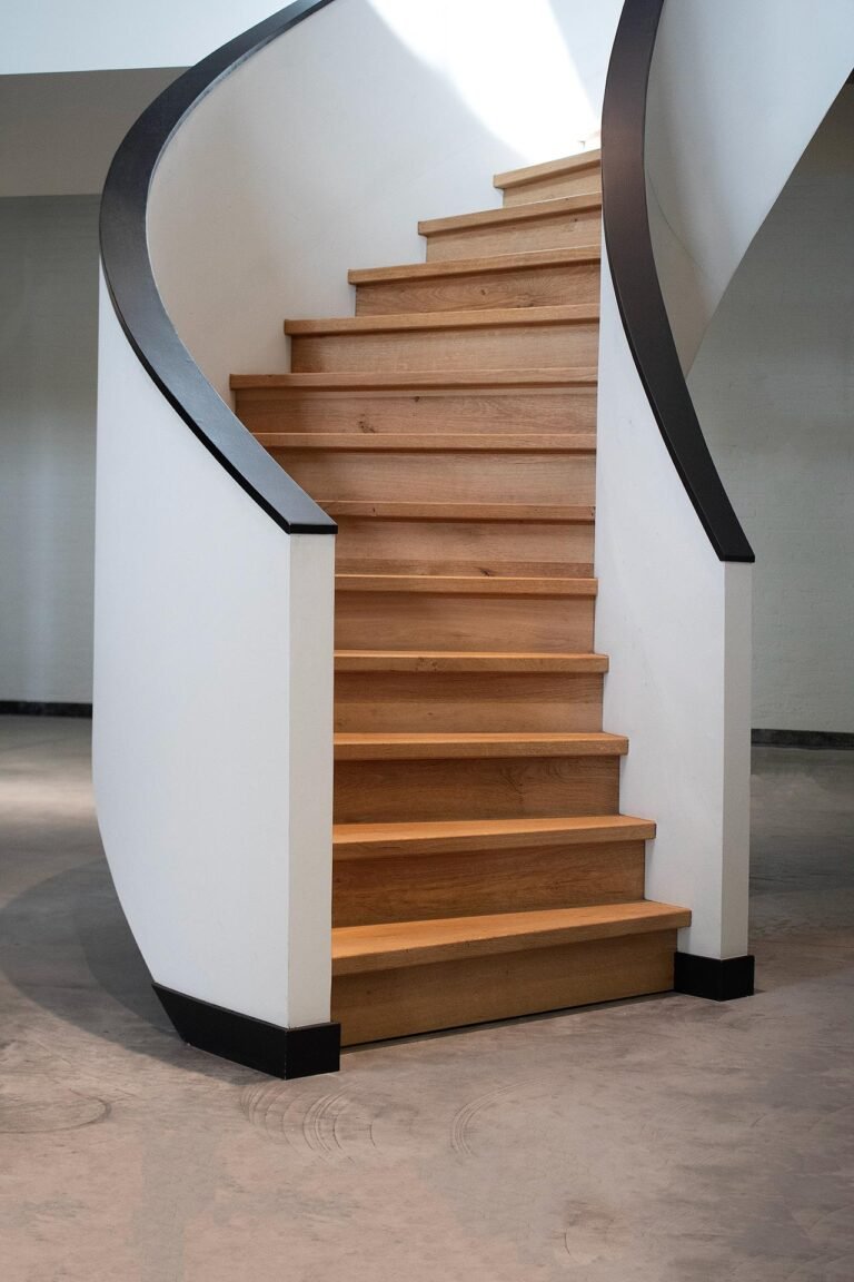 Moderne houten trappen 2024 - Holman Trappenmakerij